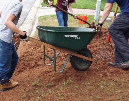 Courtyard Clean Up and Mulch Day – St. Paul's Episcopal Church